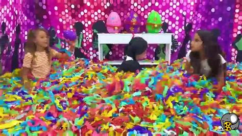 ناستیا و ونزدی در مدرسه چالش تخم مرغ شانسی فیلو