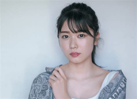 日向坂46フロントメンバー“丹生ちゃん”こと丹生明里がしっとりモードで初表紙 「blt Graph Vol 72」 Dot Yell