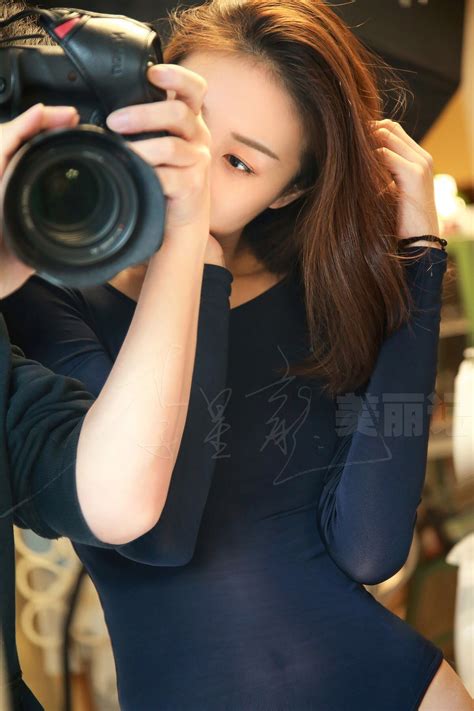 舞者女生拍忧郁风写真室内摄影 搜狐大视野 搜狐新闻