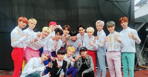 세븐틴 콘서트 찾아준 뉴이스트 선배들에 깍듯한 인사돈독한 우정