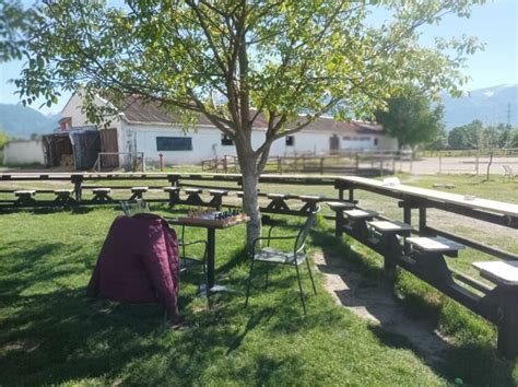 Къща за гости и ресторант Конна база Дворене