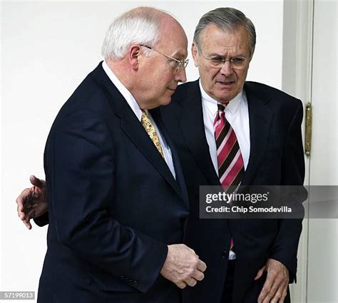 Us Bush Rumsfeld Cheney Photos Et Images De Collection Getty Images
