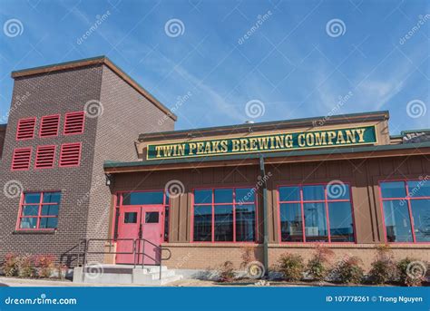 Exterior View Of Twin Peaks Dallas Based Breastaurant Sport Bar Editorial Photo Image Of