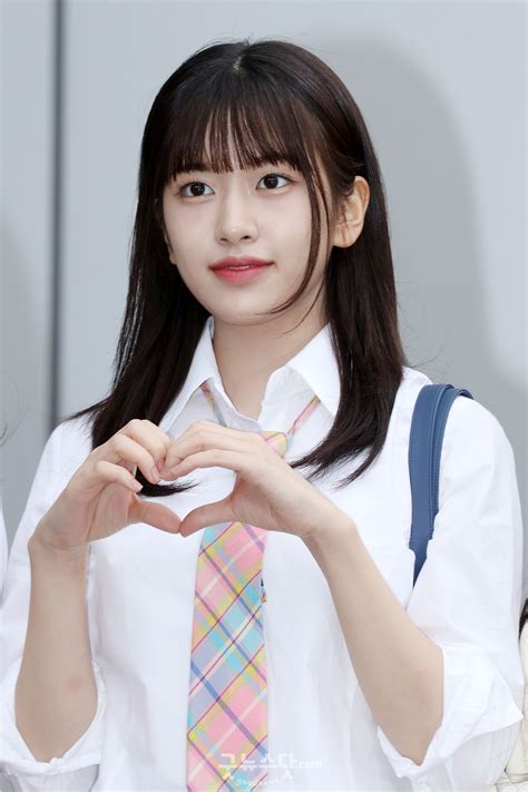 덕샷 안유진 맑은 눈의 미녀