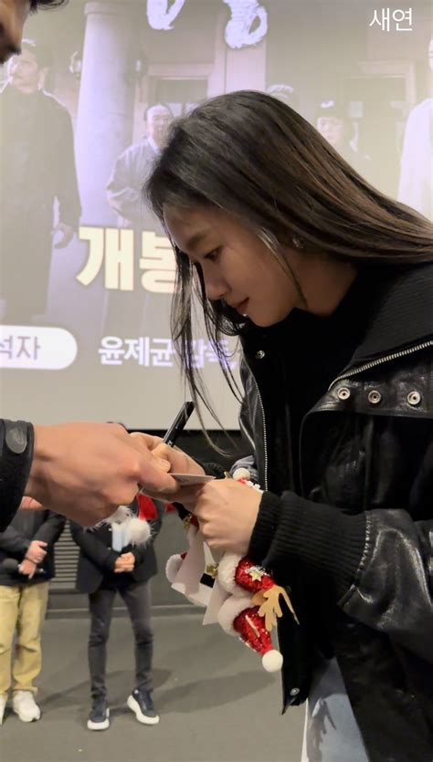 Pin Oleh Koreanaddict Di Kim Go Eun