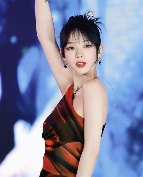 올림머리 한 카리나 주식 에펨코리아