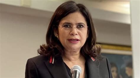 Rixi Moncada Renunciará A Secretaría De Defensa En Mayo