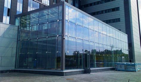 اصول طراحی و اجرای نمای شیشه ای ساختمان هادی کریمی