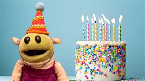 Girls Sister Promised Her A Nanalan Birthday Cake And Recorded Her Disappointment When She