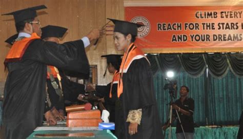 Universitas Nusa Nipa Maumere Wisuda Lulusan Pos Kupang Com