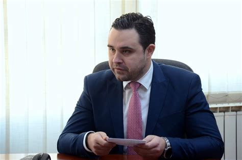 ФОТО Ученици од СОУУД „Димитар Влахов“ во посета во кабинетот кај градоначалникот Костадинов