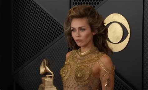 Miley Cyrus Grammys Dress Made Of 14000 Gold Safety Pins