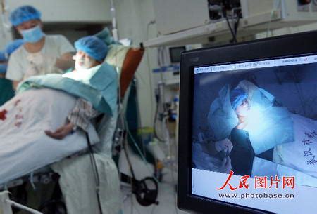 武汉女患者切除囊肿实体46斤 组图 新闻中心 新浪网