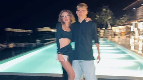 16 годишният син на Божинов с първо гадже