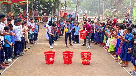 আন্তর্জাতিক মাতৃভাষা দিবস উপলক্ষে গ্রামে অসাধারন খেলার আয়োজন। ফুটবল
