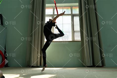 白昼高清图片 练习基本功的女孩438 生活方式免费下载 格式 4000像素 编号67617371 千图网