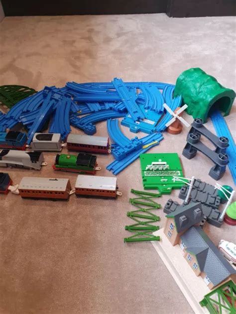 Tomy Trackmaster Thomas The Tank Engine Train Set And Character Trains £