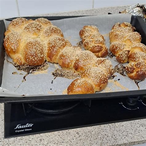 חלות אמהות מבשלות ביחד