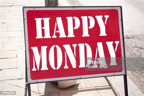 행복 한 월요일을 보여주는 텍스트 캡션 영감을 작성 하는 개념적 손 인사 발표 배경 및 복사 공간 이전 발표도로 표지판에 대 한 비즈니스 개념 개념에 대한 스톡 사진 및