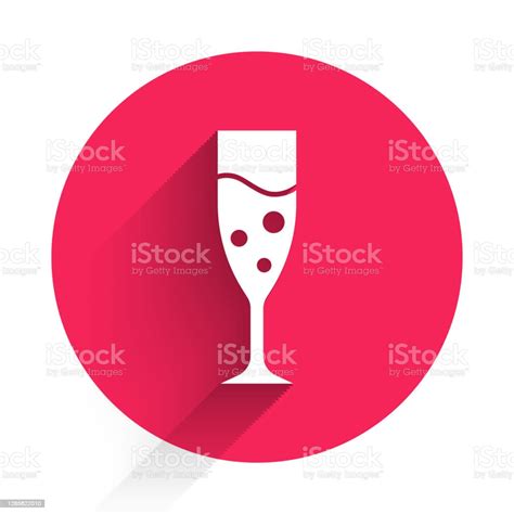 긴 그림자로 고립 된 샴페인 아이콘의 흰색 유리 빨간색 원 버튼입니다 벡터 결정체에 대한 스톡 벡터 아트 및 기타 이미지 결정체 공휴일 그림자 Istock
