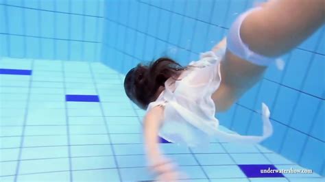 Big Tits Brunette Babe Zuzanna Swimming In The Pool Eporner