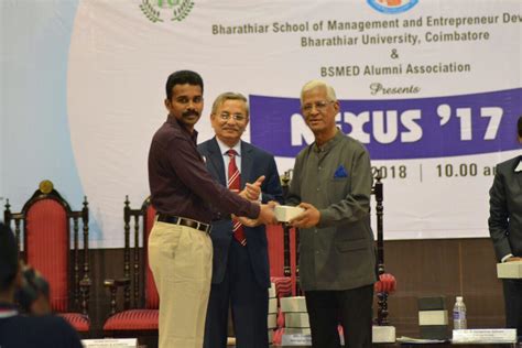 dr krishnaraj shanmugam on linkedin receiving memento from the great