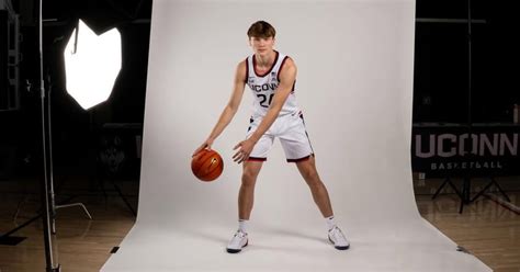 Dan Hurley Compares Freshman Braylon Mullins Shooting To Ray Allen On3