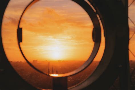 무료 이미지 태양 하늘 호박색 주황색 구름 목재 햇빛 고정물 일몰 창문 열 해돋이 미술 Tints