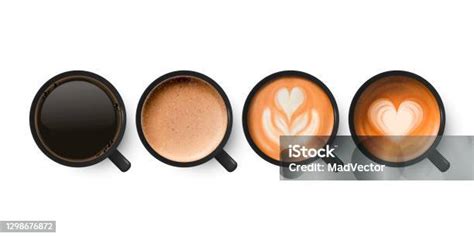 벡터 3d 사실적인 세라믹 포클린 블랙 커피 머그잔 컵 접시 우유 커피 거품 세트 격리 에스프레소 카푸치노 라떼 꽃 심장 패턴