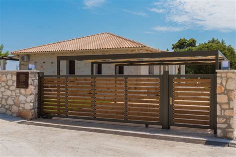 ΛΙΒΕΡΗΣ ΚΩΣΤΑΣ Κατασκευές Αλουμινίου Ζάκυνθος ΘΩΡΑΚΙΣΜΕΝΗ ΠΟΡΤΑ ΕΞΩΤΕΡΙΚΑ ΑΛΟΥΜΙΝΙΟ