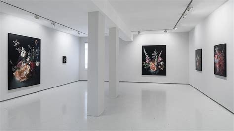 אורי גרשט בין סידורי הפרחים להעלמותו של ההומו ספיאנס מגזין פורטפוליו