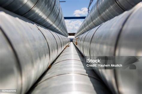 환기 파이프 창고 강관 창고의 산업 에어컨 시스템을위한 공기 덕트 건설을위한 부품 산업용 기도 환기 장비 및 배관 시스템 0명에 대한 스톡 사진 및 기타 이미지 Istock