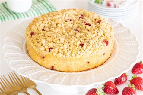 Ridiculously Easy Fresh Strawberry Crumb Cake The Café Sucre Farine