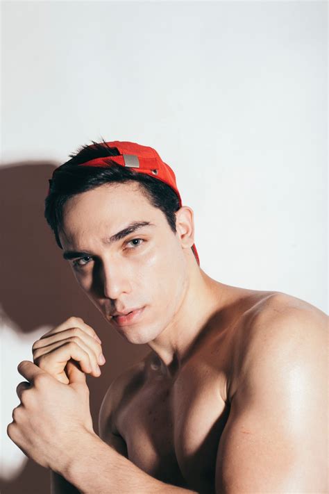 무료 이미지 얼굴 빨간 피부 아름다움 Barechested 말뿐인 턱 근육 이마 모델 노랑 목 사진 촬영 뺨 흑발 눈 어깨 사진술 손