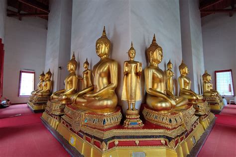 เยี่ยมชม วัดมหาธาตุยุวราชรังสฤษฎิ์ ราชวรมหาวิหาร วัดอารามหลวง เอามอไซค์มาจอดที่วัดแล้วไปกราบไหว้