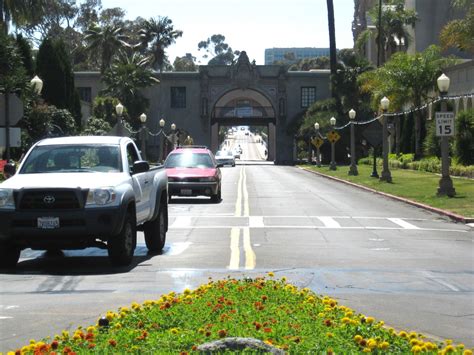 무료 이미지 보행자 교통 거리 원근법 고속도로 시티 아스팔트 도심 수송 근교 차량 공원 레인 주차장