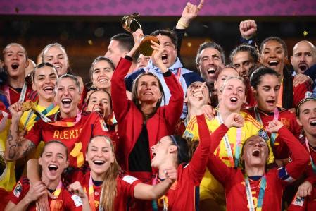 De Power Dressing A La Final Del Mundial El Año En Rojo De La Reina