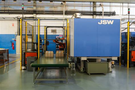 Plastic Injection Esi Robotics Leaders In Industrial Automation And Robotics