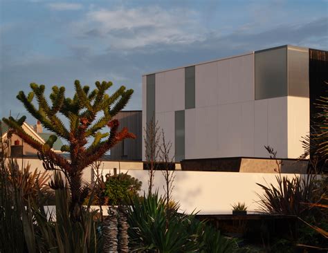 A Sussex Beach House Is Boldly Reconfigured Wallpaper