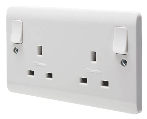 Crabtree Instinct 13A 2 Gang DP Switched Socket White Screwfix