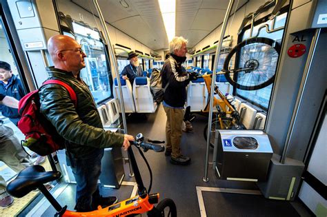 Metrolink Arrow Train Begins Redlands To San Bernardino Service Redlands Daily Facts