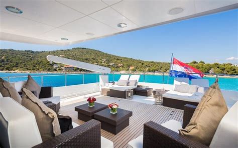 Heesen 40M ID4165 - Megayacht in marina Pula for charter in Croatia
