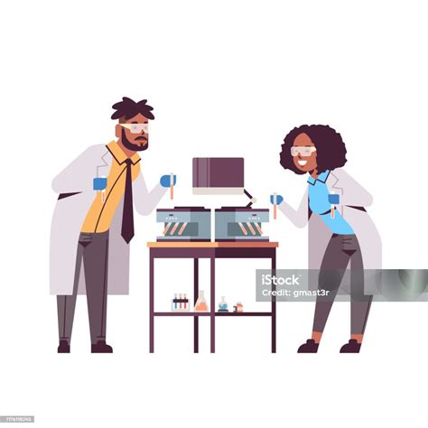 과학자 부부는 분석기 의학 기계 실험실 연구 과학 의학 개념 전체 길이 플랫을 사용하여 제복에 혈액 샘플 아프리카 계 미국인 남자 여자와 시험관을 들고 실험실에 대한 스톡