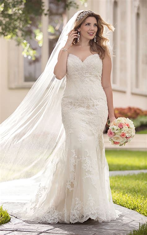 Fit And Flare Plus Size Wedding Dress Hot Sale