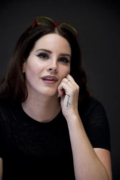 Queen Elizabeth Nose Ring Fashion Lana Del Rey Moda Fashion Styles Fashion Illustrations
