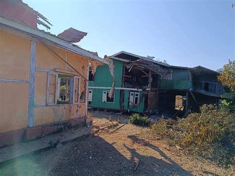 တိုက်လေယာဥ်ဖြင့်ဗုံးကြဲခံရပြီး မင်းတပ်စစ်ဘေးရှောင်ကူညီပေးရေးတစ်ဖွဲ့လုံး ထိခိုက်ဒဏ်ရာရ သံလွင်ခက်