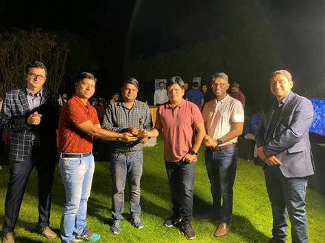 Ujjawal Kumar Jha On Linkedin Getting Trophy From Bank Of Baroda New Delhi Zonal Head Sir And Head…