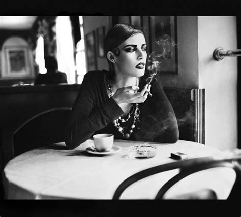 девушка в ресторане фото чб 6 тыс изображений найдено в Яндекс Картинках Woman Photography