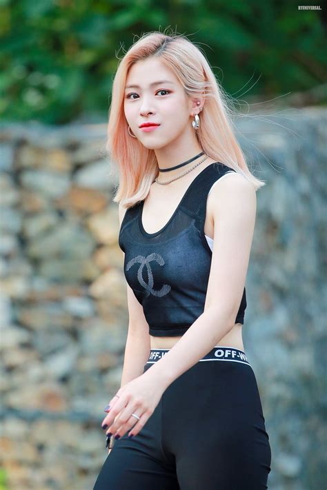𝐑𝐘𝐔𝐍𝐈𝐕𝐄𝐑𝐒𝐀𝐋👑 On Twitter 190614 컴백 존버😭 있지 류진 Itzy Ryujin Kpop