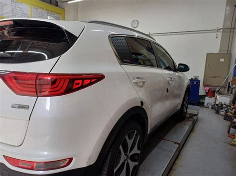 스포티지 자동차 문이 안에서 밖에서 모두 열리지 않음 스포티지 차 문이 안 열림 자동차 문 잠금장치 고장 수리자동차 문이 안쪽과 바깥쪽에서 안 열리는 고장 수리도어록